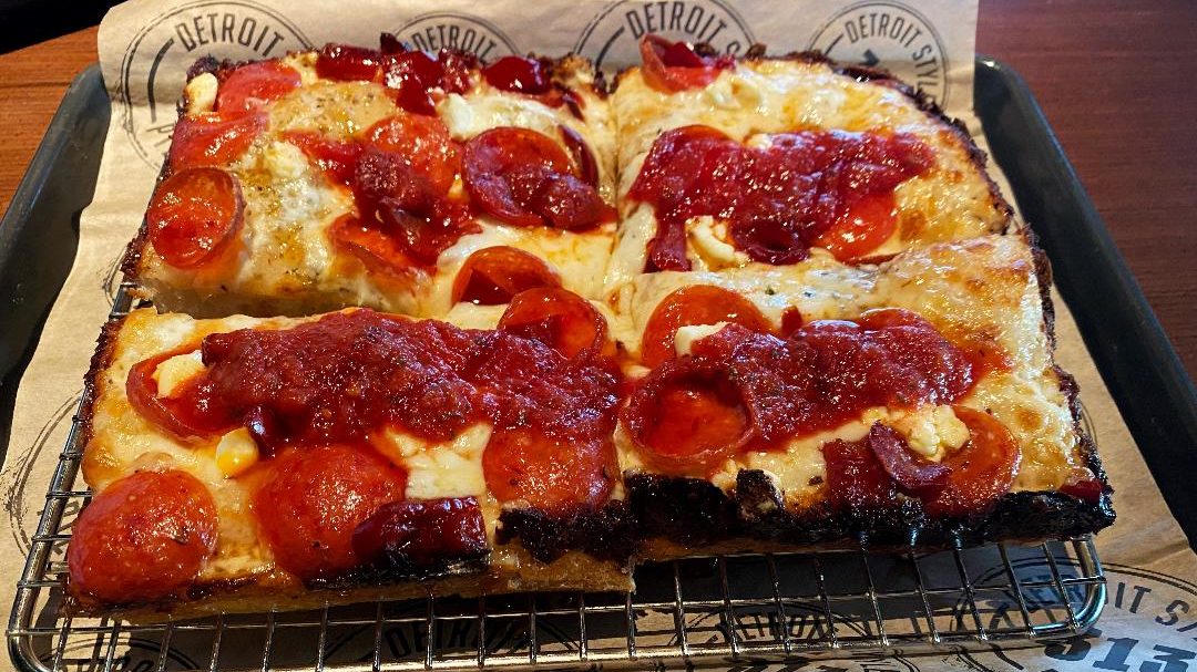 Restaurant Review: Backlot Pizza + Kitchen - Restaurant Hoppen
