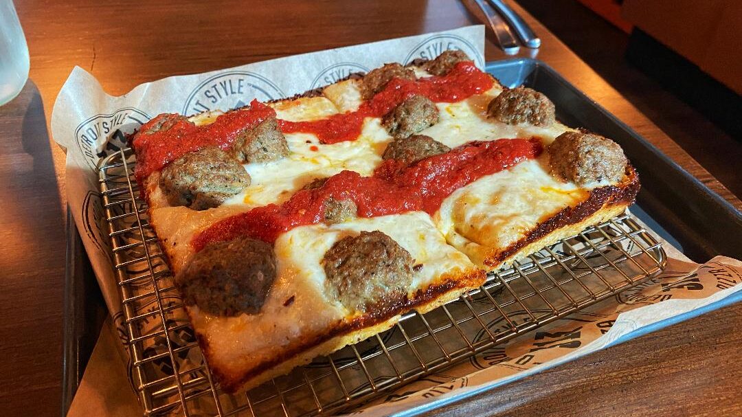 Restaurant Review: Backlot Pizza + Kitchen - Restaurant Hoppen
