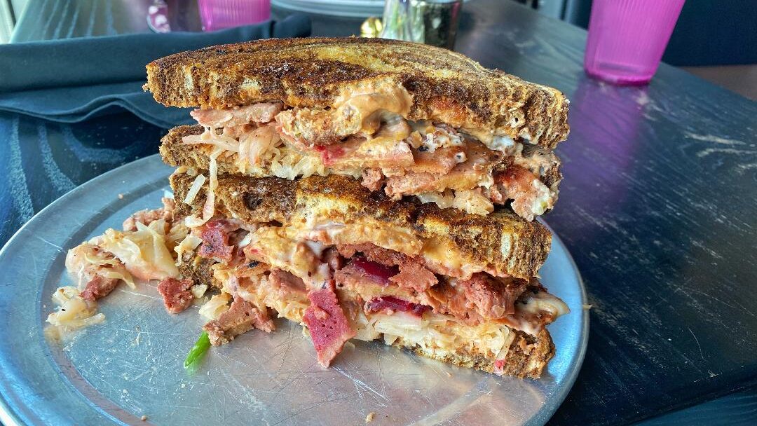 Omaha's Best Reubens - Restaurant Hoppen