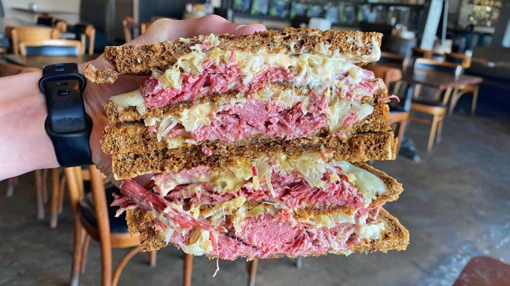 Omaha's Best Reubens - Restaurant Hoppen