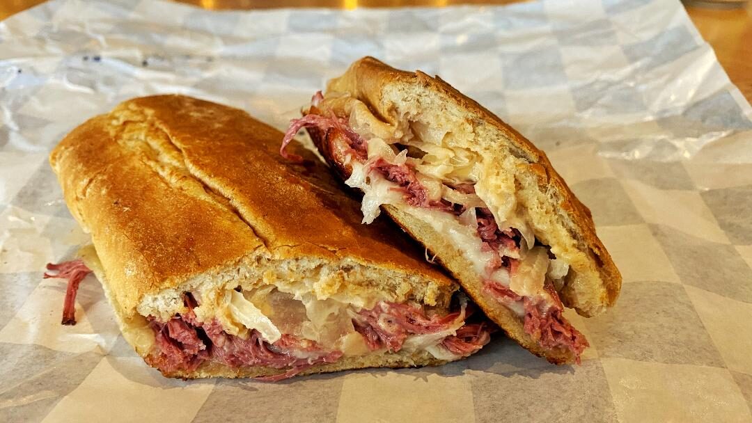 Omaha's Best Reubens - Restaurant Hoppen
